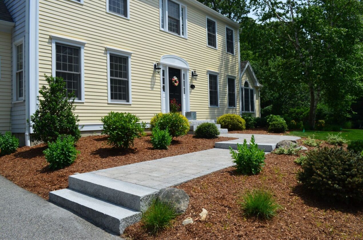 Classic Colonial Homes and The New England Stone That Give Them Curb ...