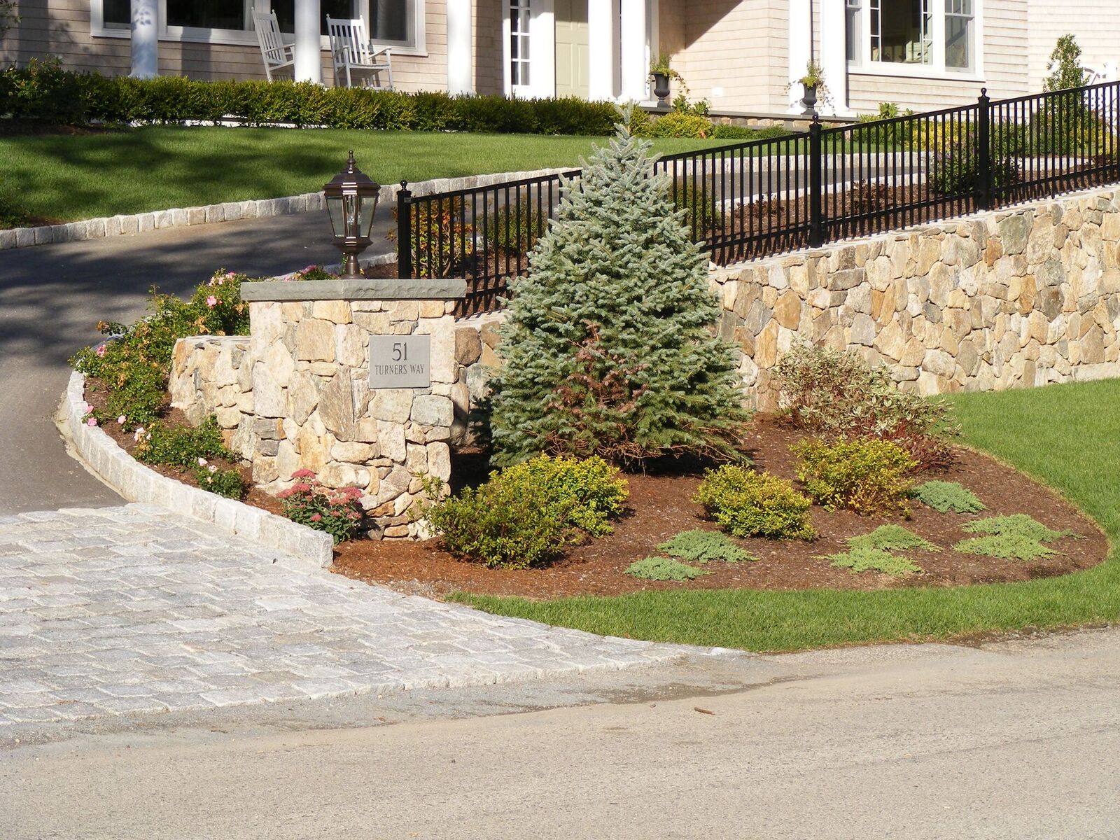 8 Freestanding and Retaining Stone Wall Designs That Will Add Dimension ...