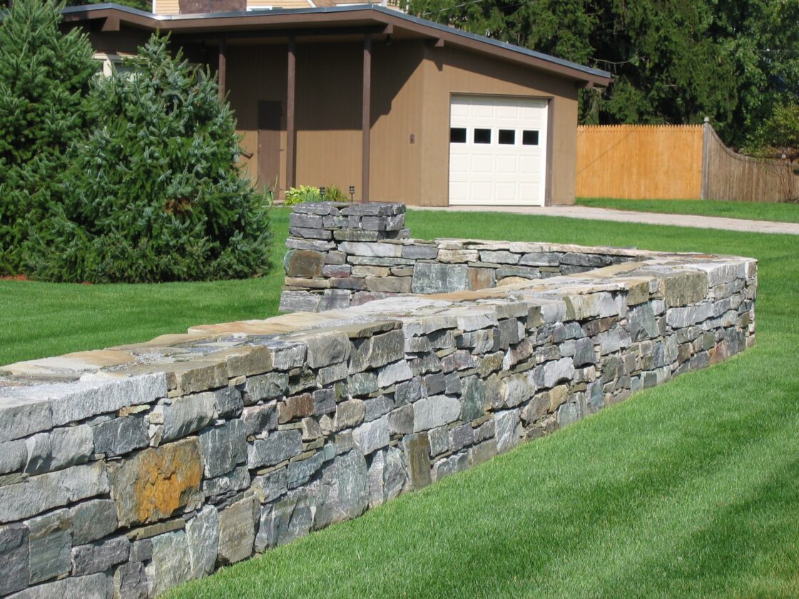 8 Freestanding and Retaining Stone Wall Designs That Will Add Dimension ...