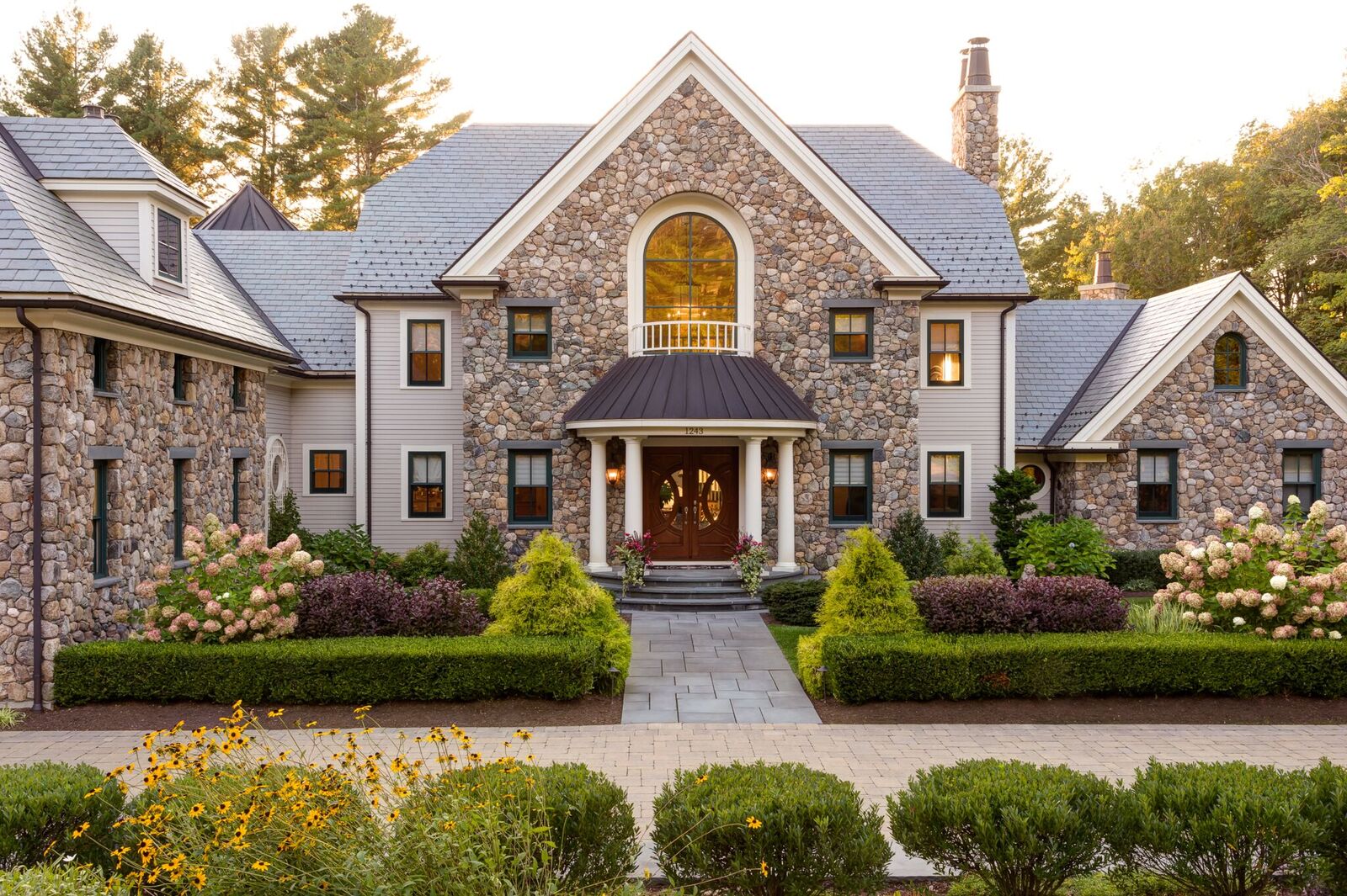 Classic Colonial Homes and The New England Stone That Give Them Curb ...